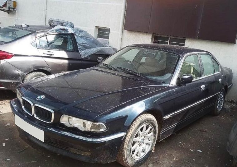 Vintage Vroom for a Steal: 1996 BMW 7 Series (E38) Awaits its Engine ...