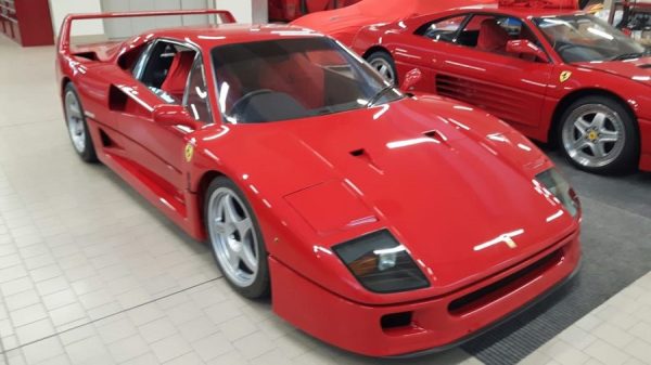 Billionaire's Delight: Ultra-Rare Ferrari F40 Awaits Its Crorepati ...