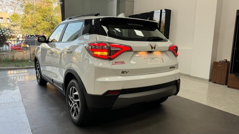 Mahindra XUV400 Review: A Bold Leap into Electrification with Performance, Comfort, and Cutting ...