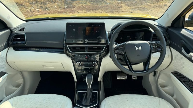 Mahindra XUV 3XO Review: A Sophisticated Blend of Style, Comfort, and ...